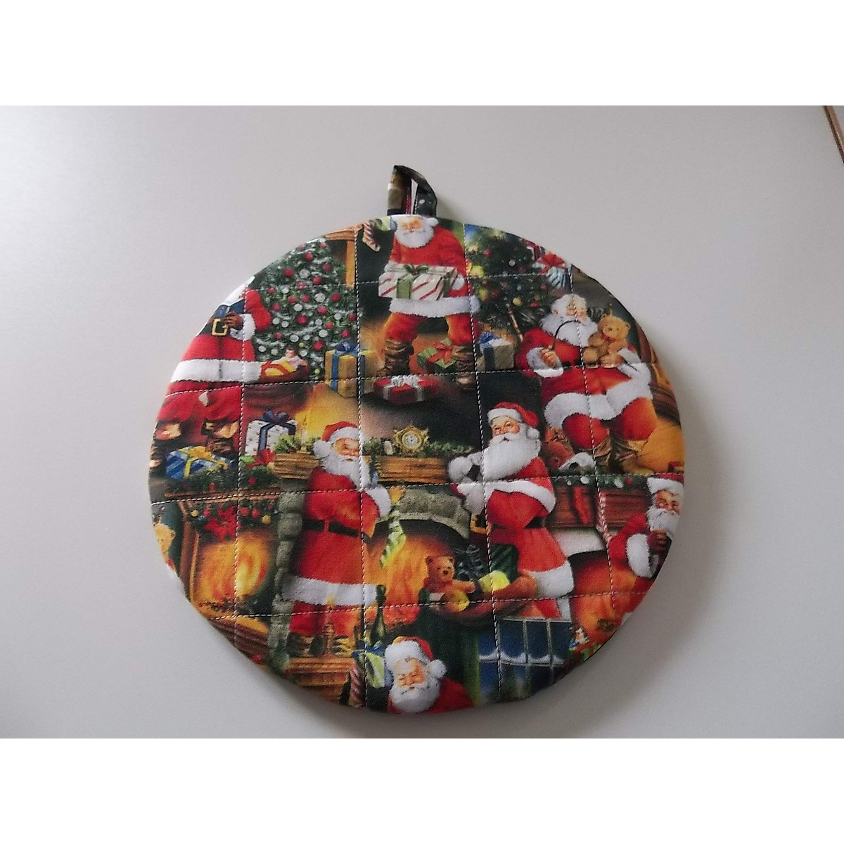 Christmas Pot Holders Santa Handmade Heat Resistant Double Insulated Quilted Hot Pads Trivets 9 Inches Round