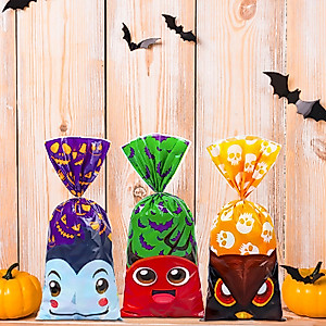 BLEWINDZ 150Pcs Halloween Cellophane Treat Bags, Small Halloween Goodie Bags Plastic Cellophane Bags for Kids Adults Halloween Party Favors