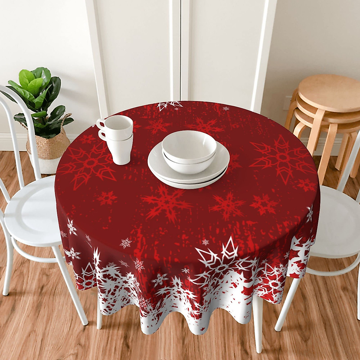 SHAPTOY Christmas Round Tablecloth 60 Inch Red Xmas Snowflake Table Cloth Rustic Winter Reusable Circle Fabric Table Clothes Cover for Picnic Party Dining Room Home Outdoor Decor