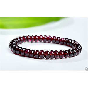 LiZiFang Wholesale 6mm-8mm Genuine Natural Garnet Gemstone Crystal Bead Bracelet (6mm)