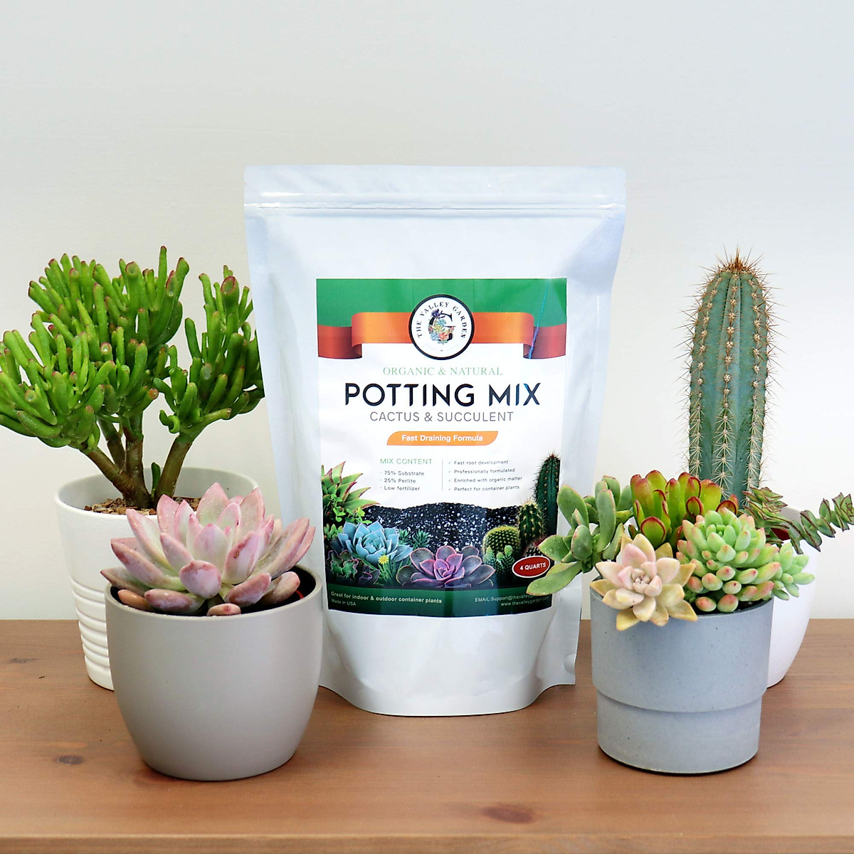 Organic Potting Soil, Cactus and Succulent Soil Mix, Professional Grower Mix Soil, Fast Draining Pre-Mixed Coarse Blend (2 Quarts)