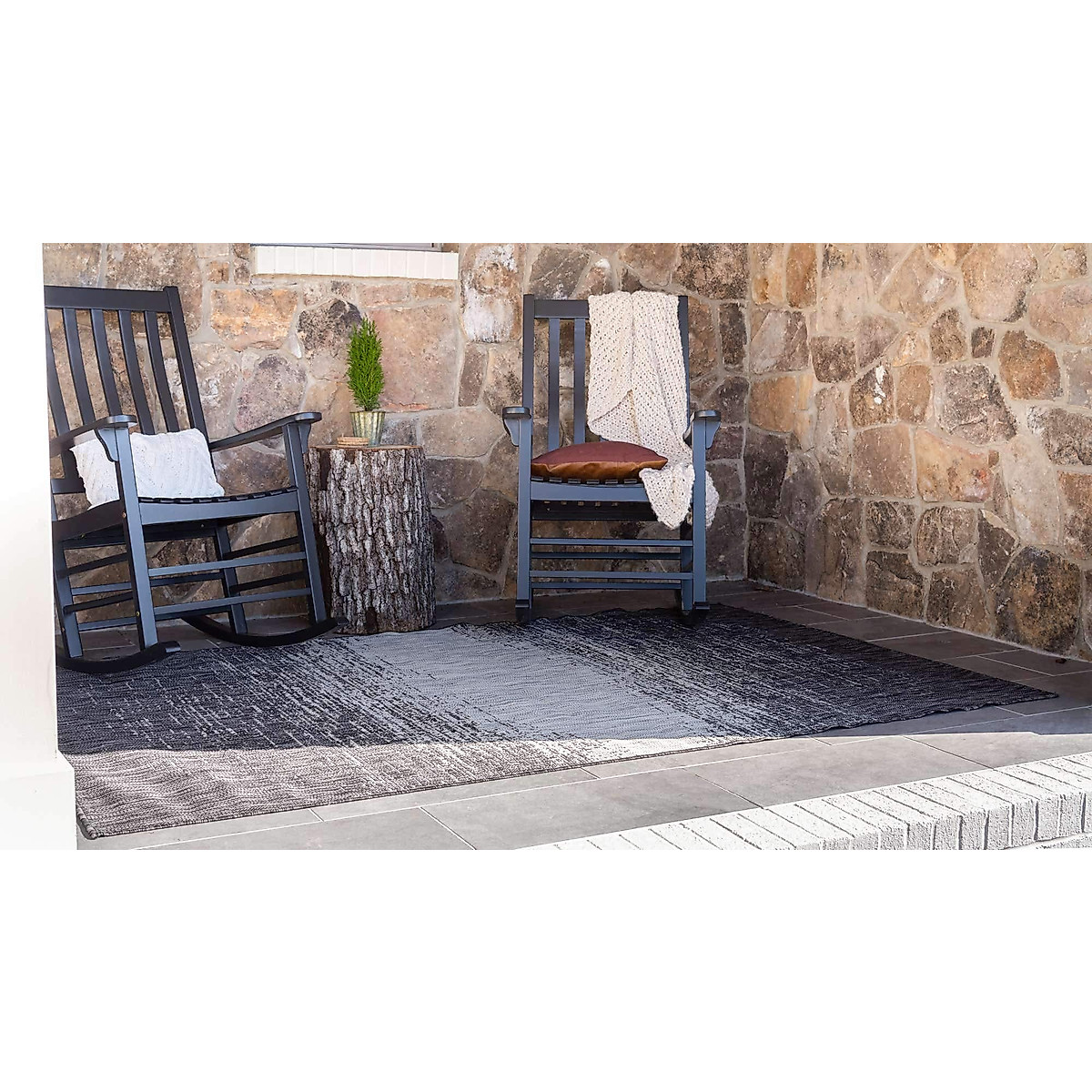 Unique Loom Outdoor Modern Collection Area Rug - Ombre (5' 1" x 8' Rectangle, Charcoal Gray/ Ivory)