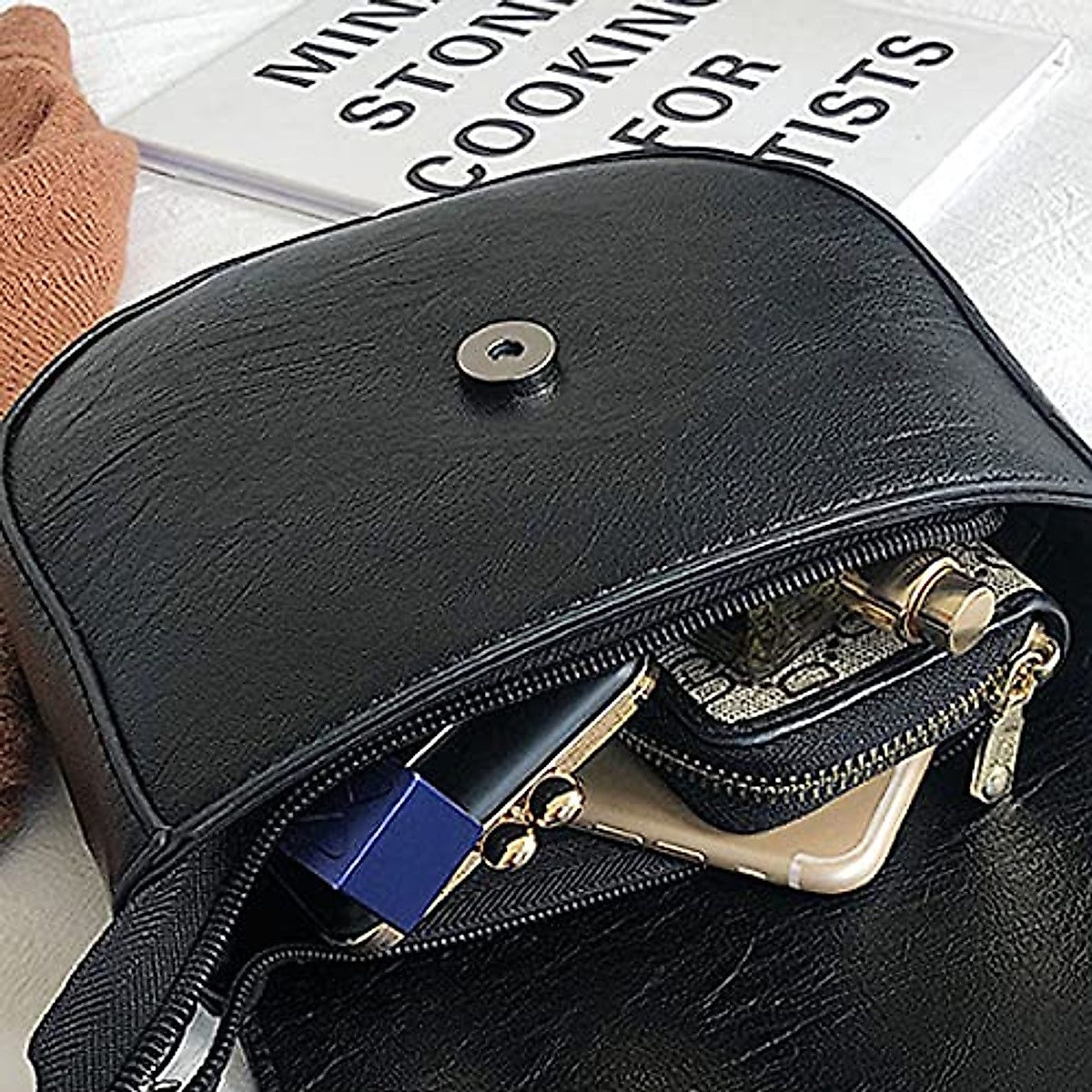 Women's Small Studs Crossbody Handbag Fashion Shell Shape Shoulder Messenger Bag (Black-2)