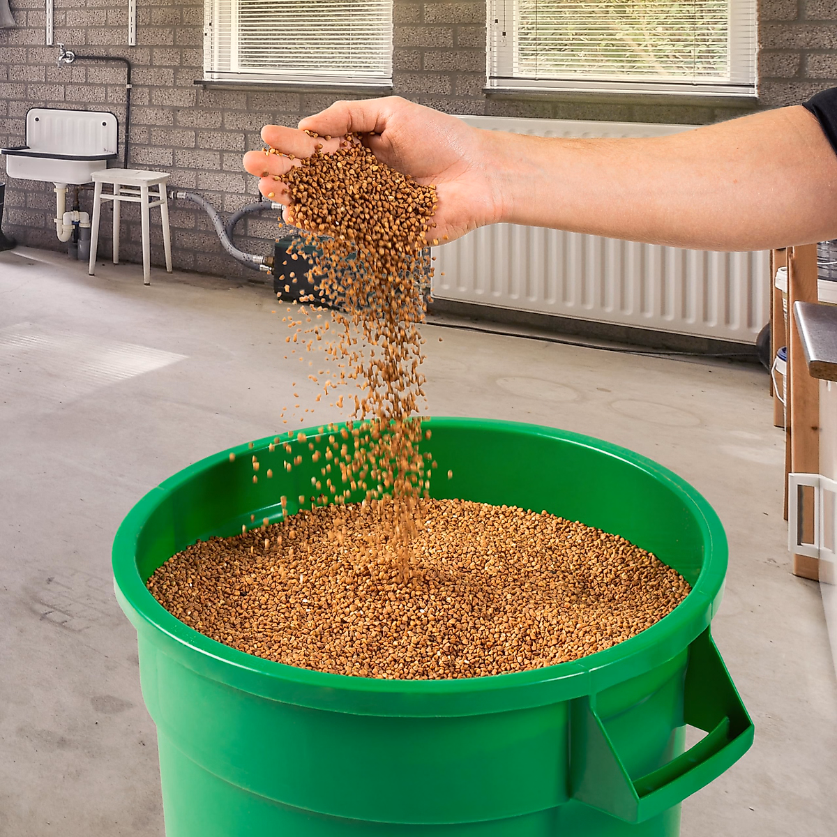 PRO&Family 10 Gallon Trash Can with Lid Round Ingredient Storage Containers Recycling Bin Kitchen Garbage Can Office Garbage Can Trash Barrel Plastic Barrel Yard Waste Bin Outdoor Trashcan (1, Green)