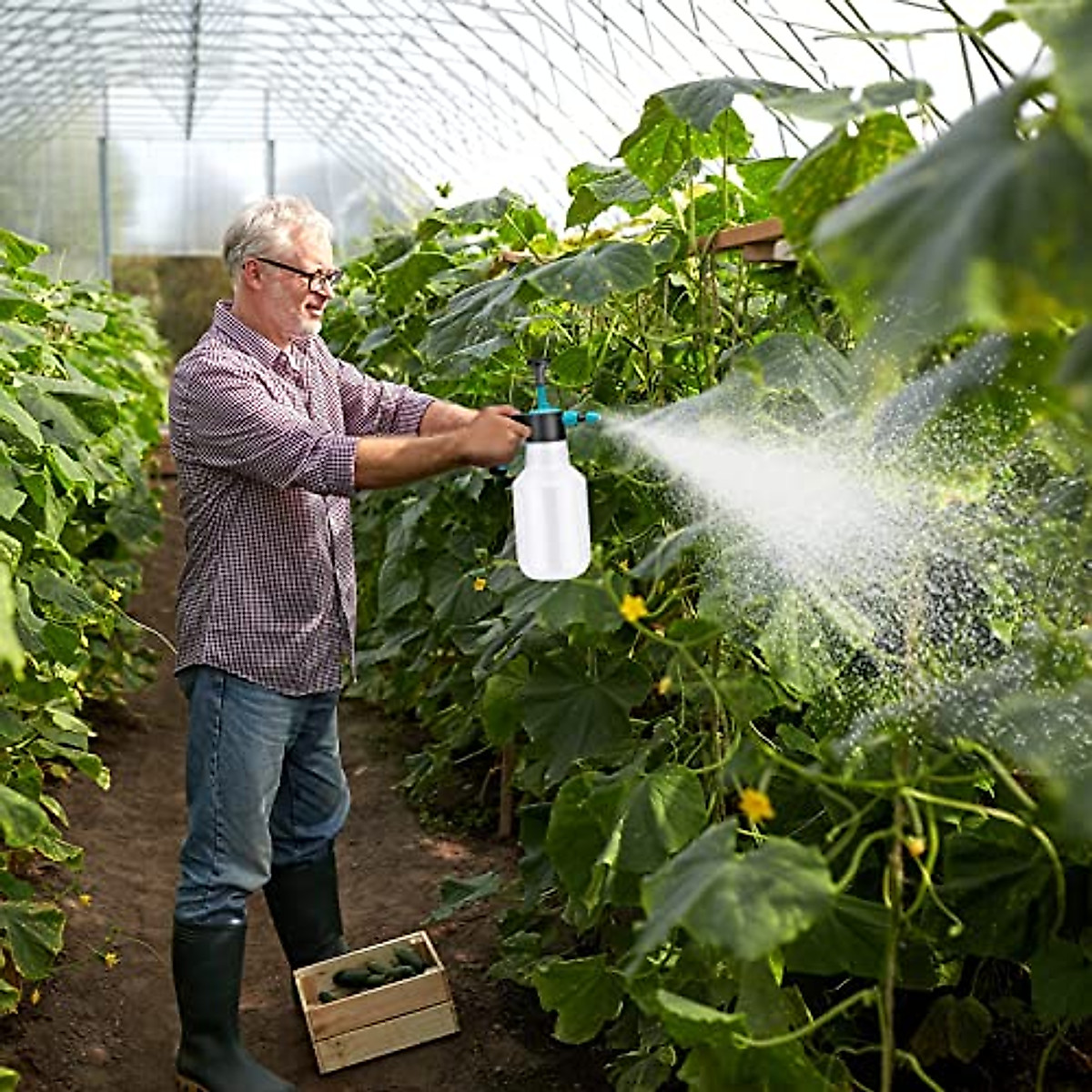 Itisll Manual Garden Sprayer Hand Lawn Pressure Pump Sprayer Safety Valve Adjustable Brass Nozzle with Extended Spray Wand, Durable Polyethylene Rod 0.5 Gal