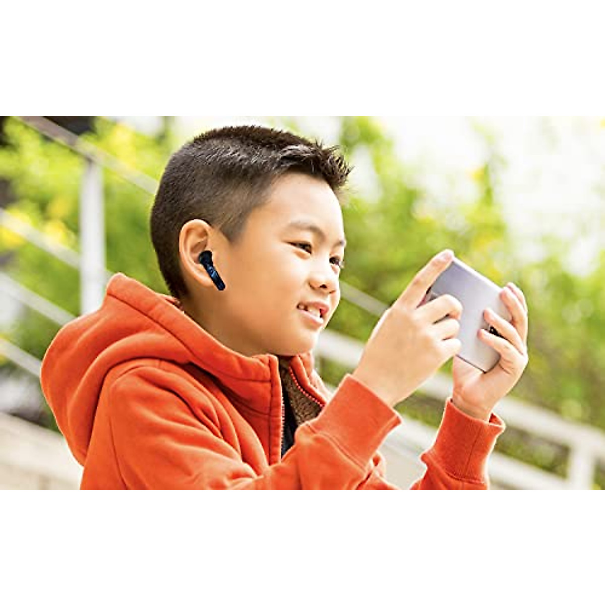 eKids Batman Bluetooth Earbuds with Microphone, Kids Wireless Earbuds with Charging Case for Ear Buds, for Fans of Batman Gifts and Merchandise