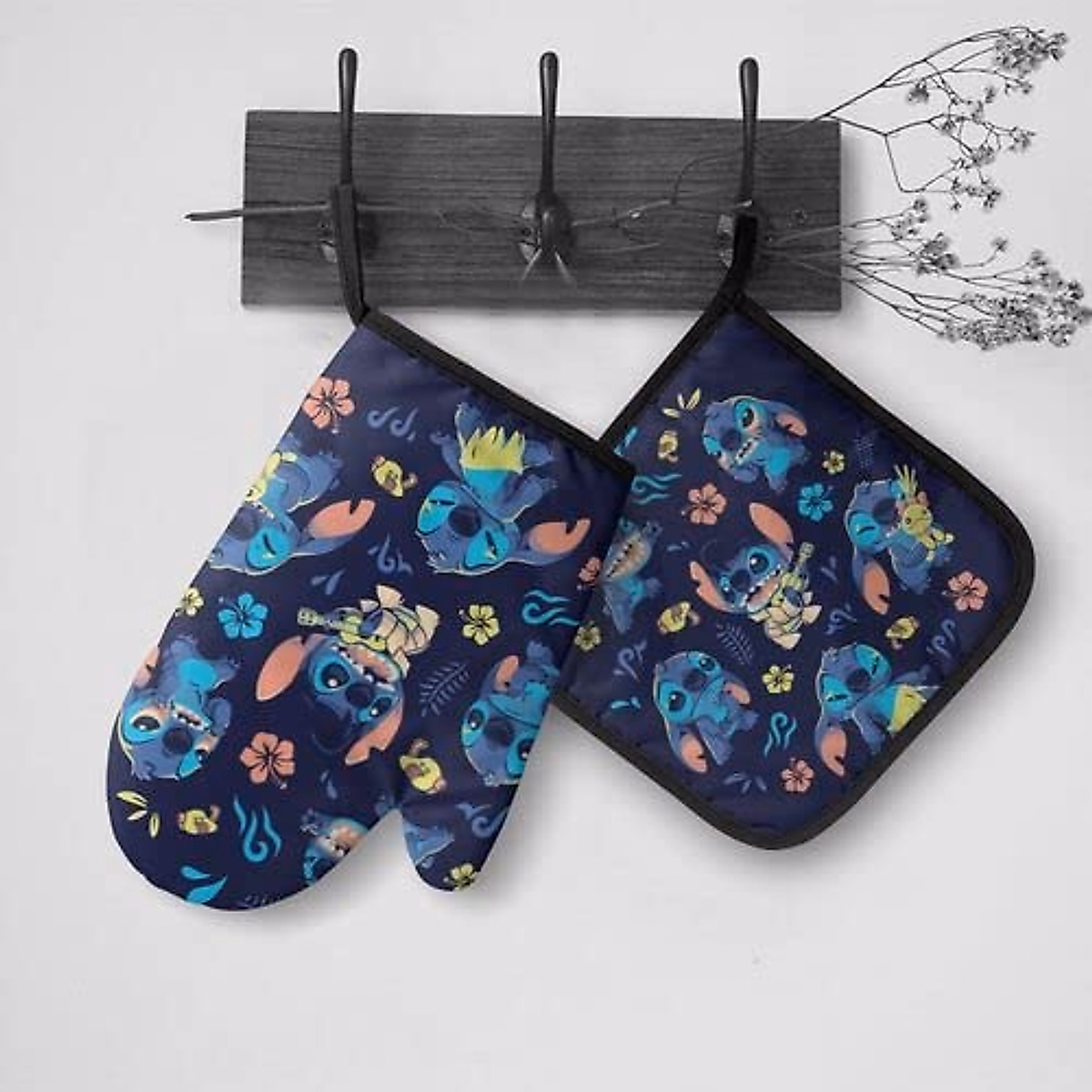 Oven Mitts and Pot Holders Sets Heat Resistant Kitchen Accessories Thermal Gloves and Pads Protect Your Hands in The Kitchen