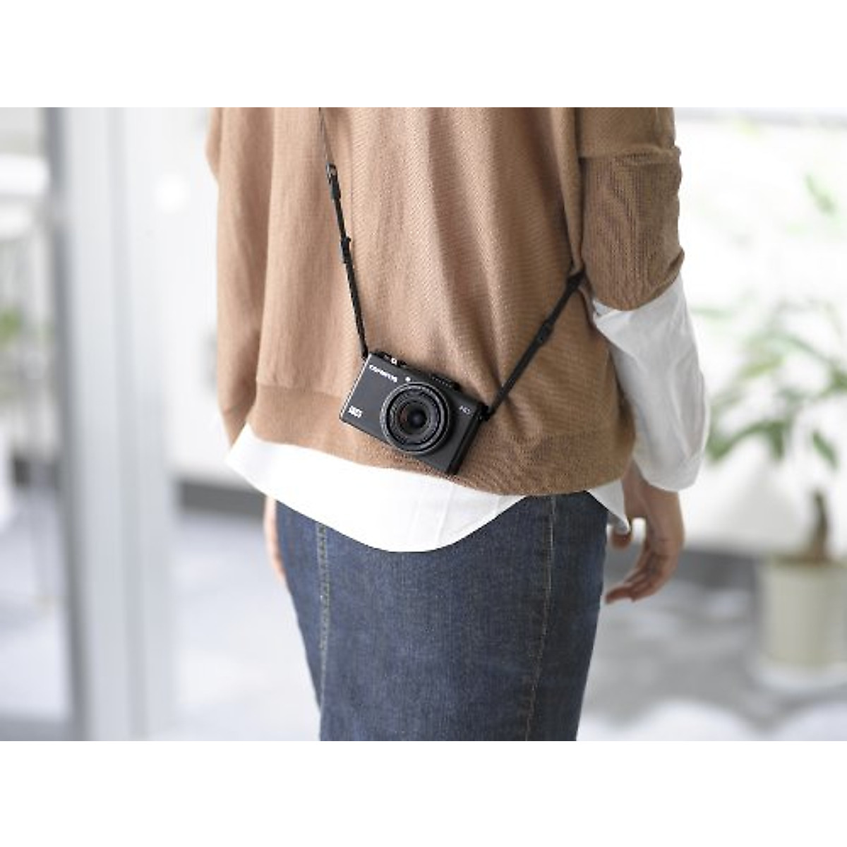 Olympus XZ-1 10 MP Digital Camera with f1.8 Lens and 3-Inch OLED Monitor (Black) (Old Model)