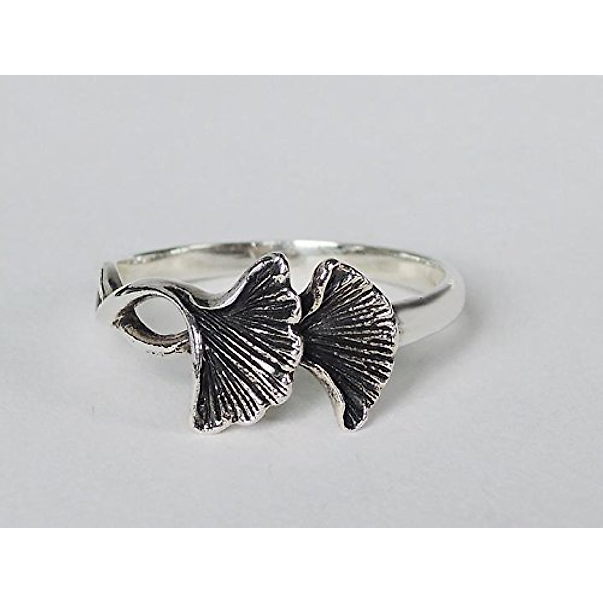 SOVATS Twist Ginkgo Leaf Ring For Women 925 Sterling Silver Oxizidize Surface - Simple, Stylish &Trendy Nickel Free Ring, Size 6