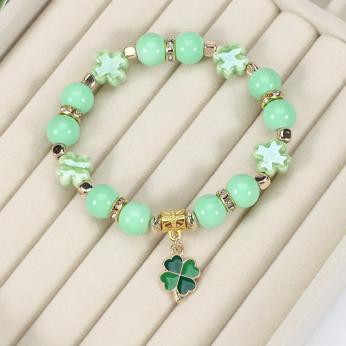 St.Patrick’s Day Bracelets for Women Lucky Leaf Shamrock Charm Bracelet Green Beaded Stretch Bracelet