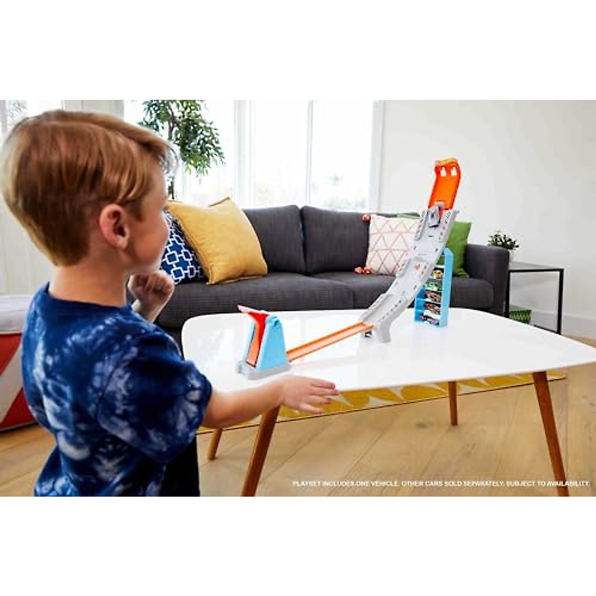 Hot Wheels Toy Car Track Set Hill Climb Champion Playset with 1:64 Scale Vehicle, Launch Uphill to Score Points & Win