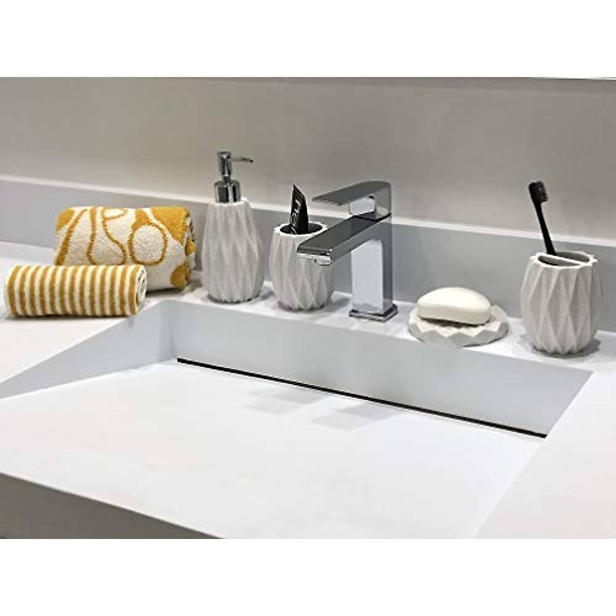 KRALIX Bathroom Accessories Set, 4 Pcs Resin Gift Decor Set Toothbrush Holder, soap Dispenser, Toothbrush Cup, soap Dish, Tumbler Straw Set Bathroom