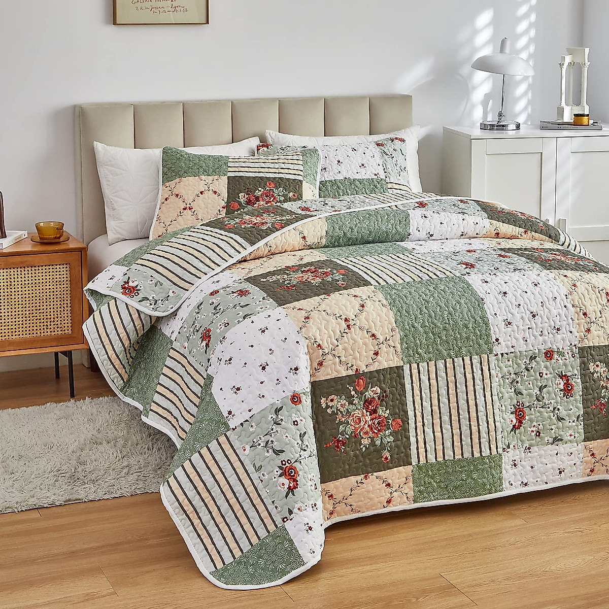 Patchwork Quilt Set Twin Size, 2 Pieces Green White Floral Plaid Design Summer Bedspread Coverlet Set, Soft Microfiber Reversible Lightweight Bed Cover for Kids (68" x 86", 1 Quilt+ 1 Pillow Sham)