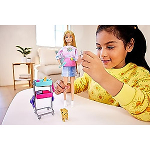 Barbie On-set Stylist Doll & 14 Accessories, Blonde Malibu Fashion Doll with Cart, Smock, Makeup Palette, Puppy & More