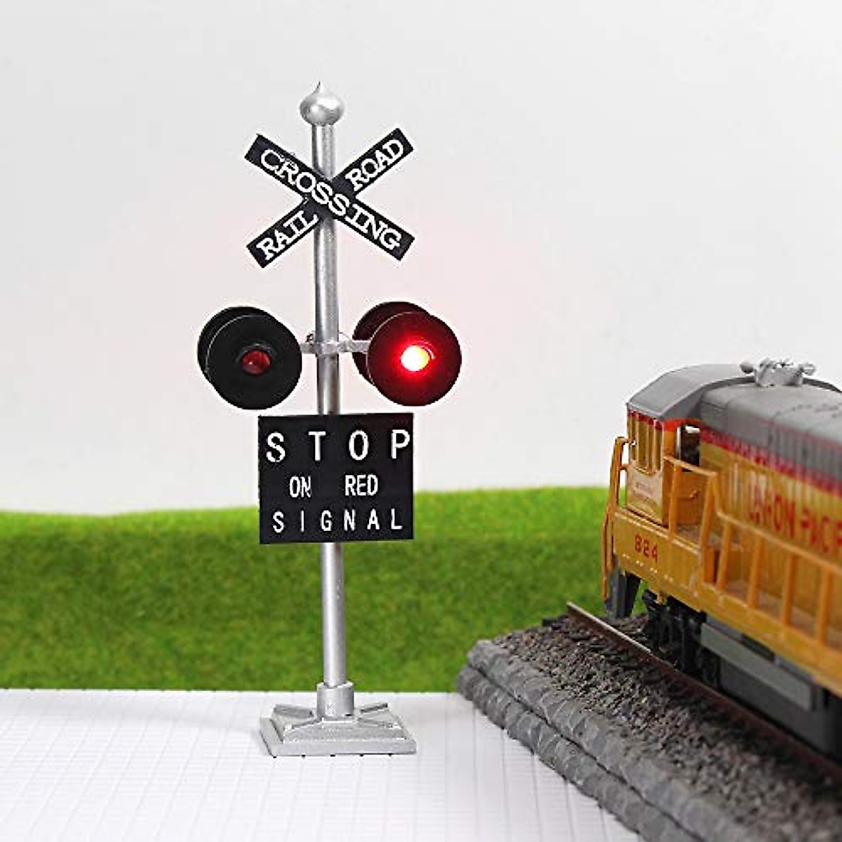 1Set O Scale Railroad Train/Track Crossing Sign 4 Heads LED Made + Circuit Board Flasher-Flashing Red Train Signal Lights Decoration and Party JTD436RP