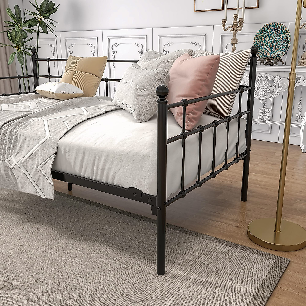 Lierpit Twin Size Victorian Style Daybed Frame with Headboard, Multifunctional Metal Platform Bed Sofa for Guest Living Room (Black)