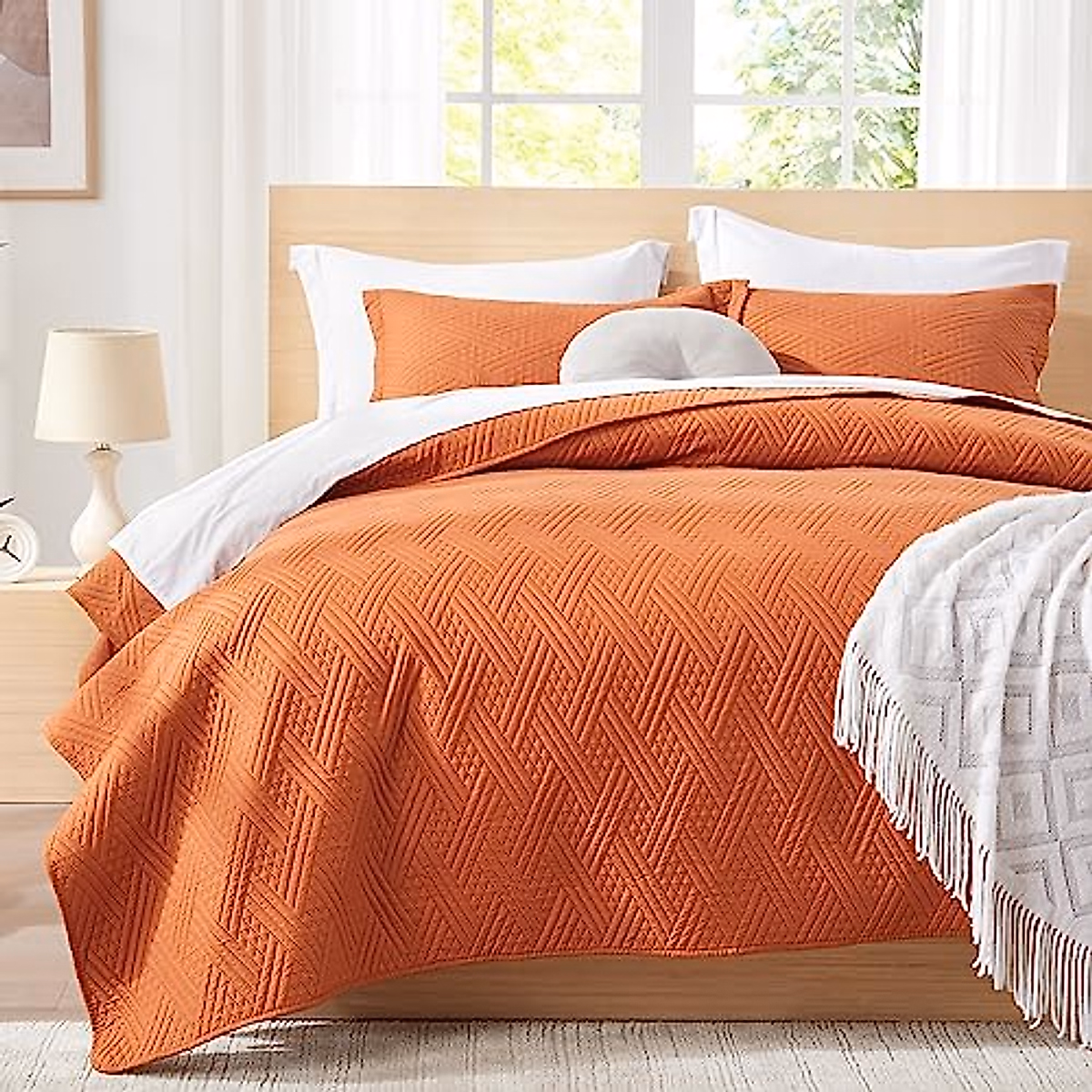 Haglurom Burnt Orange Queen Size Quilt Bedding Set-3 Pieces, Lightweight Soft Microfiber Bedspread/Coverlet-90''x98'' with 2 Pillow Shams, Luxurious Warm Summer Bed Quilt for All Seasons
