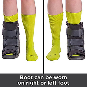 BraceAbility Short Broken Toe Boot | Walker for Fracture Recovery, Protection and Healing after Foot or Ankle Injuries (Medium)