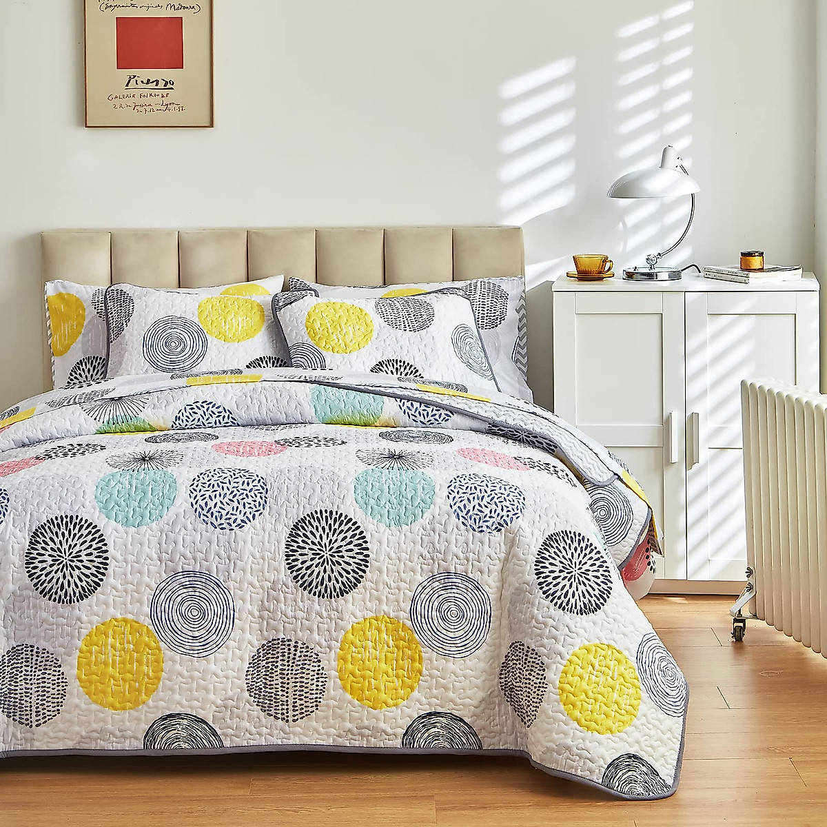 UOZZI BEDDING 7 Piece Quilt Set Bed in a Bag Colorful Dots King Size All Season Bedspread Coverlet with (1 Reversible Quilt 101x88, 2 Pillow Shams, 1 Flat Sheet, 1 Fitted Sheet, 2 Pillowcases)