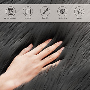 Teppich Wölkchen Faux Fur Rug | Sheep Skin Throw Rug | Washable Fluffy Area Rug, Fuzzy Shag Rug for The Living Room, Bedroom, Nursery Decor I Dark Gray - 2x3ft Sheepskin