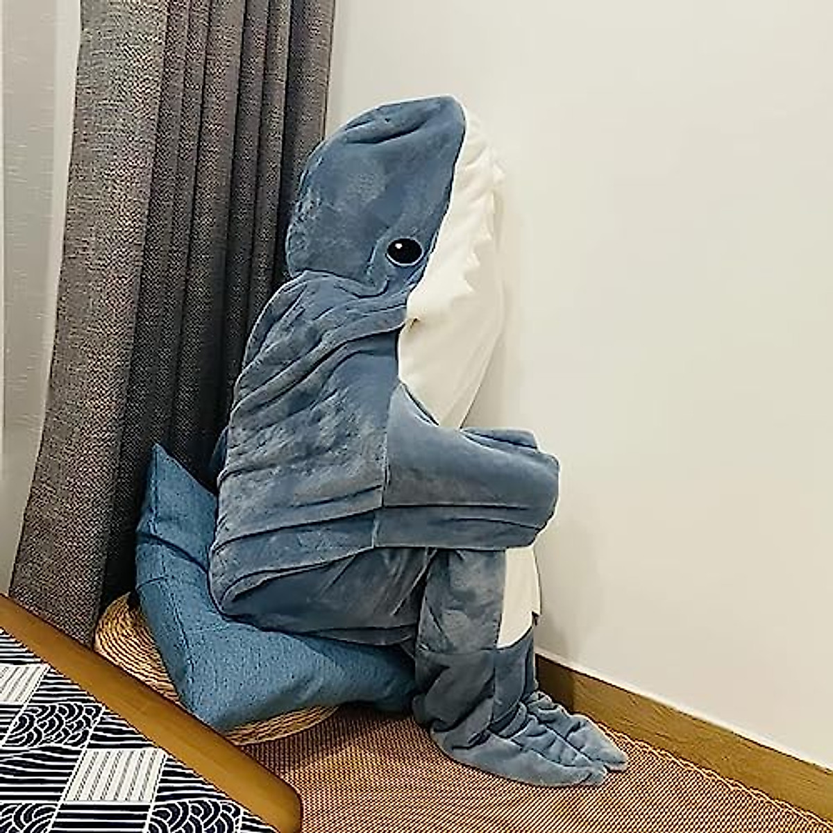 Siaowei Shark Blanket Sleeping Bag Super Soft Cozy Flannel Hoodie Shark Tail Wearable Fleece Throw Blanket Adult Kids Cosplay Shark Costume Shark Gifts (M Fits Heights Less Than 4'5")