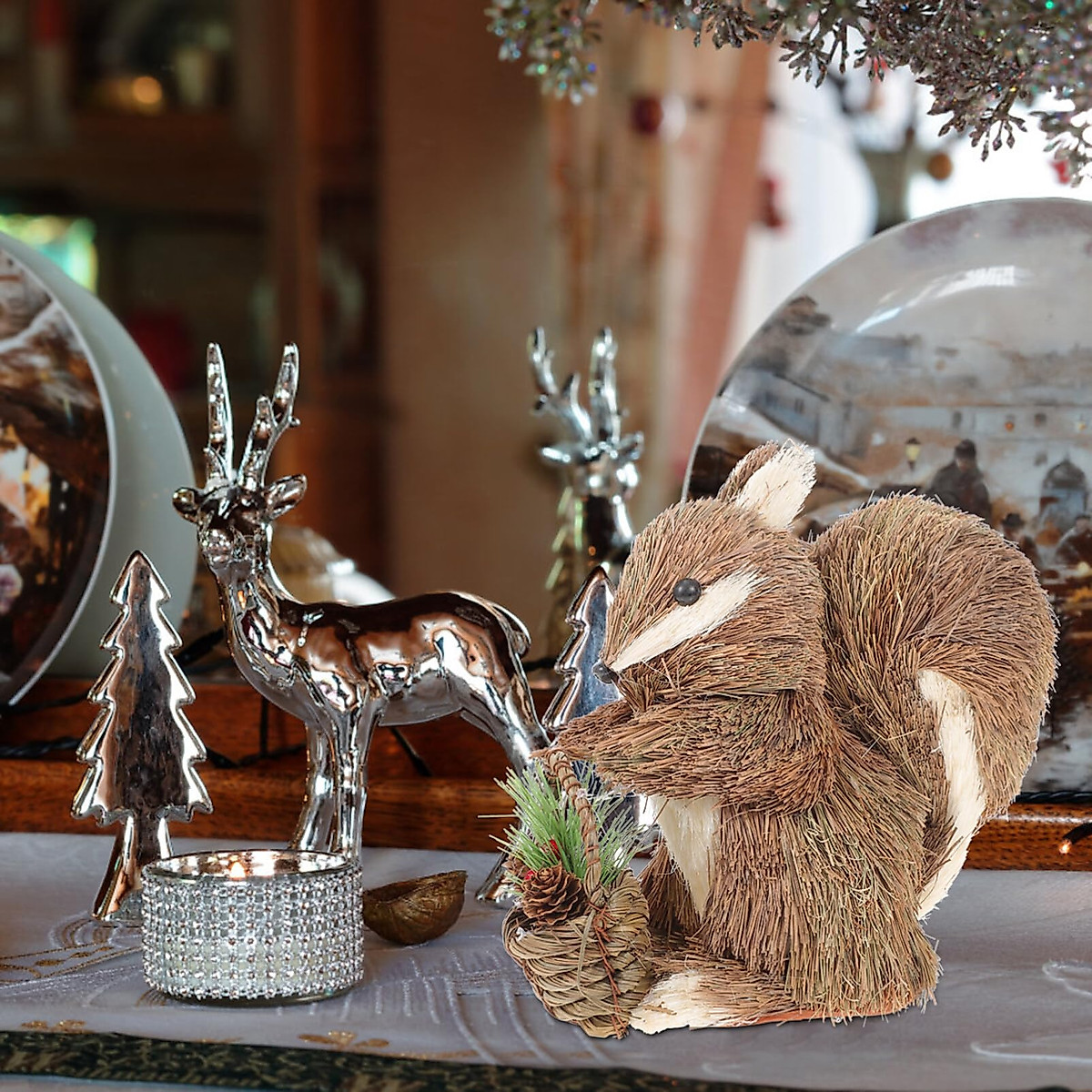 Wakauto Christmas Squirrel Figurine Fake Grass Squirrel Fall Decor Lawn Nativity Animal Ornament Simulation Squirrels Model Statue Outdoor Decor for Holiday Party Supplies