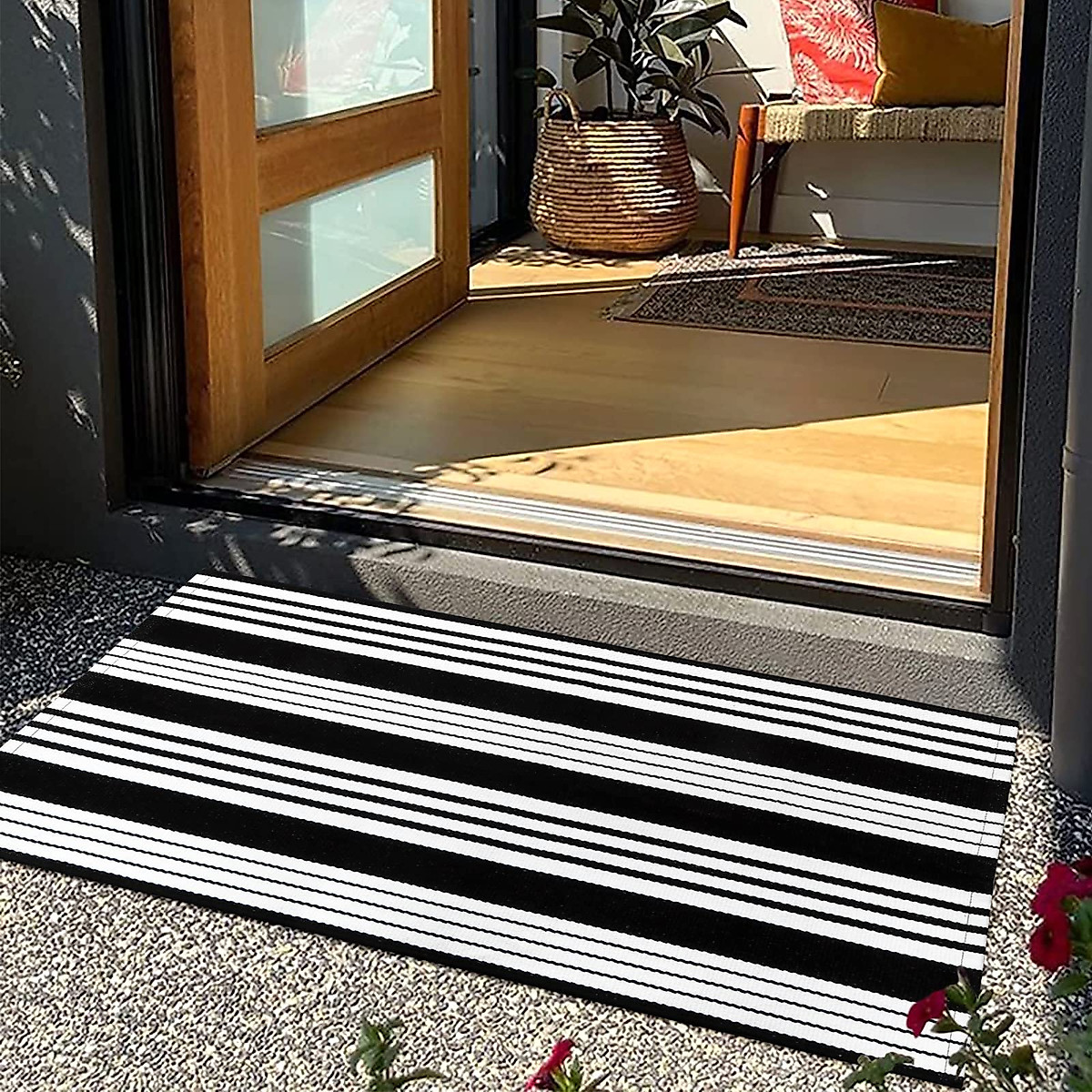 Black and White Striped Outdoor Rug, 2’ x 4.3’ Cotton Hand-Woven Reversible Front Porch Rug Washable Front Door Mat Entryway Rugs Welcome Layered Doormat Carpet for Patio Farmhouse Kitchen