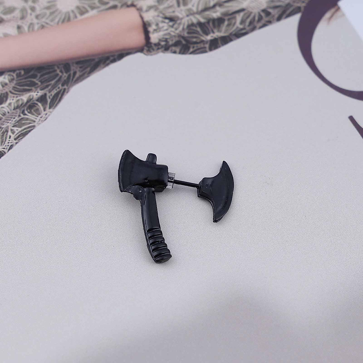 Sttiafay Punk Axe Ear Jacket Earrings Black Axe Stud Earrings Gothic Scary Axe Earrings Axe Hatchet Shape Earrings Jewelry for Women and Girls