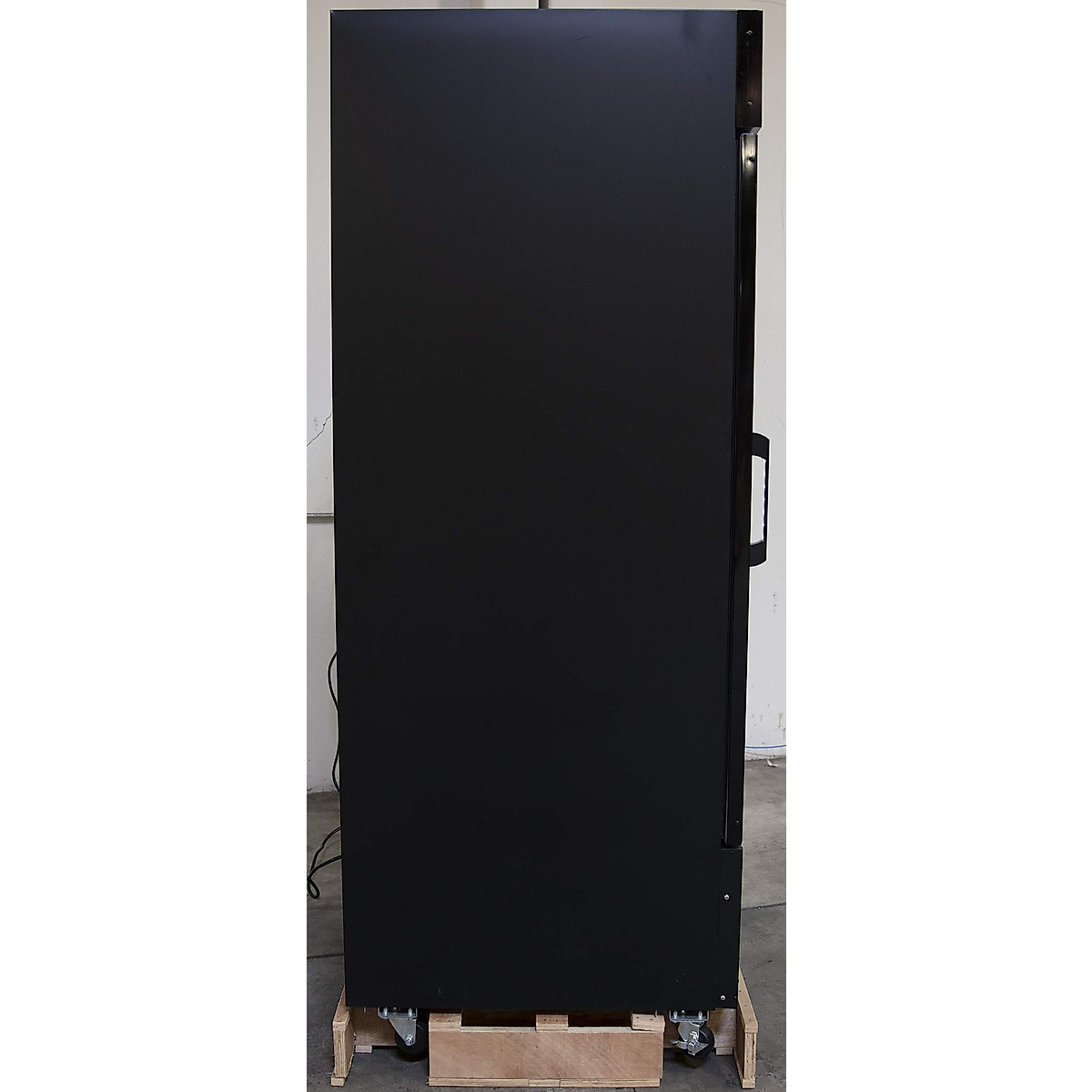 Commercial Grade 1 Glass Door Merchandiser Refrigerator | Fog Resistant Glass | 23 Cu. Ft. | 4 Adjustable Shelves | 28.4" x 31.9" x 82.625”