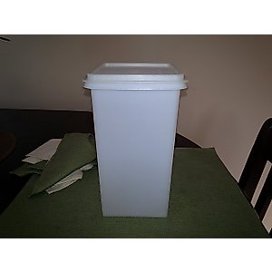 Tupperware Vintage Cracker Keeper Container with Sheer Lid