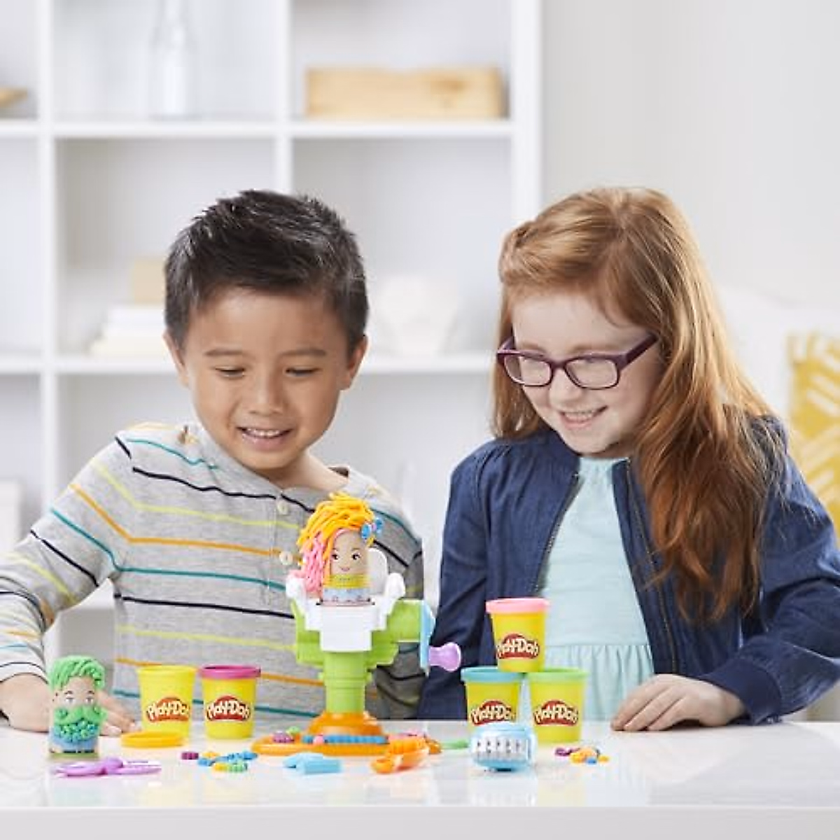 Play-Doh Buzz 'n Cut Fuzzy Pumper Barber Shop Toy with Electric Buzzer and 5 Non-Toxic Play-Doh Colors, 2-Ounce Cans (Amazon Exclusive)
