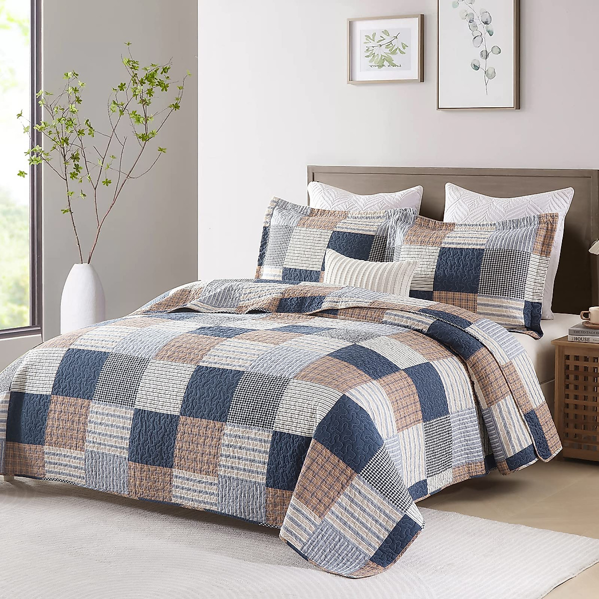 PANGUSHAN 100% Cotton Quilt Set Queen Size, Patchwork Plaid Queen Quilt Bedding Set Bedspreads, Farmhouse Lightweight Comforter Reversible Quilt, Navy/Brown/White Bed Spread for Queen Bed, 3 Pieces