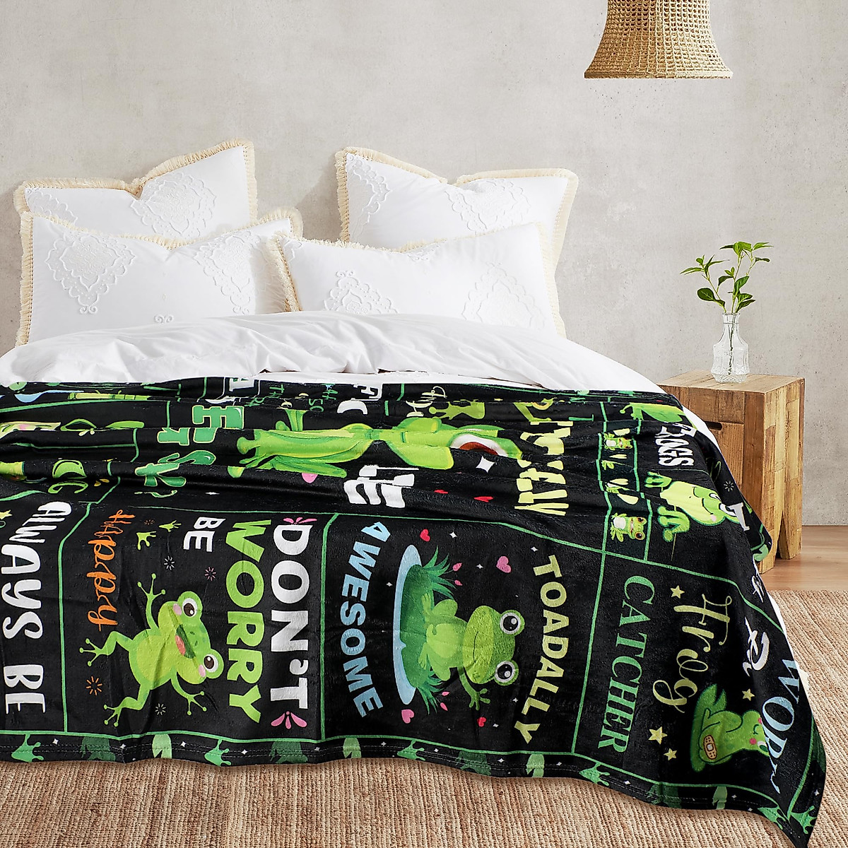 Poekuao Large Frog Blanket for Women, Frog Gifts for Frog Lovers, 50"x60" Frog Themed Gifts for Kids Adults, Frog Christmas Blankets Gift, Frog Gifts Blanket on Birthday