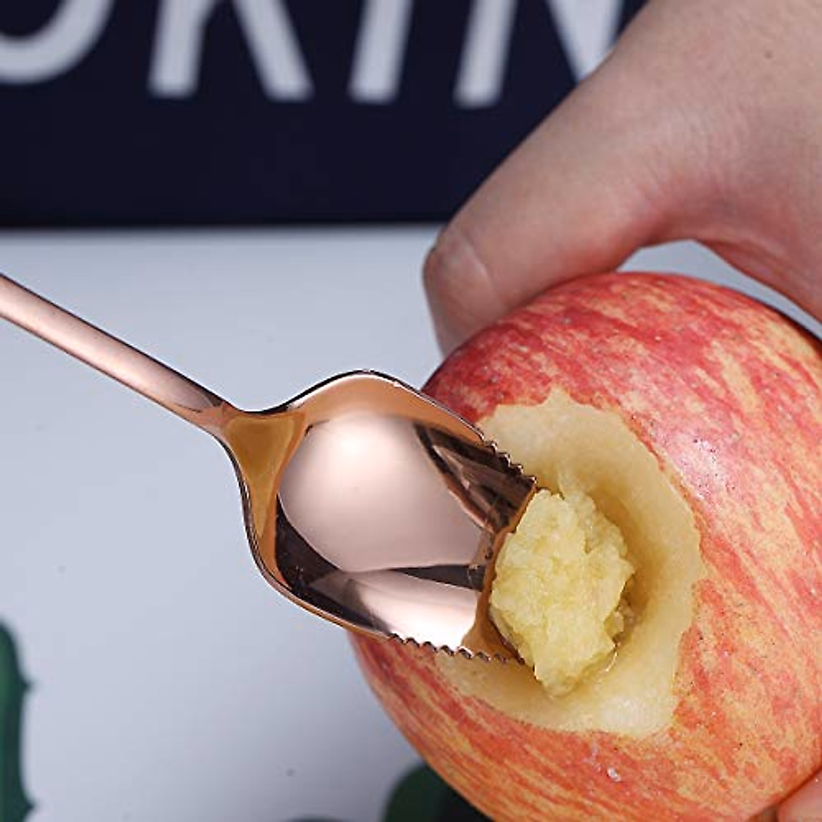 HOMQUEN Rose Gold Grapefruit Spoons 5 Pieces Set, 4 Stainless Steel Grapefruit Spoon and 1 Grapefruit Knife with Titanium Plating, Grapefruit Utensil Set, Serrated Edges Spoon Pack of 5