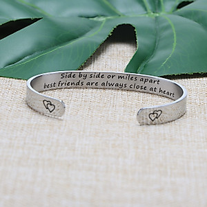 JoycuFF Friendship Bracelets for Women Gifts for Friends BFF Birthday Christmas Graduation Jewelry with Encouragement Saying Best Friends Sisters