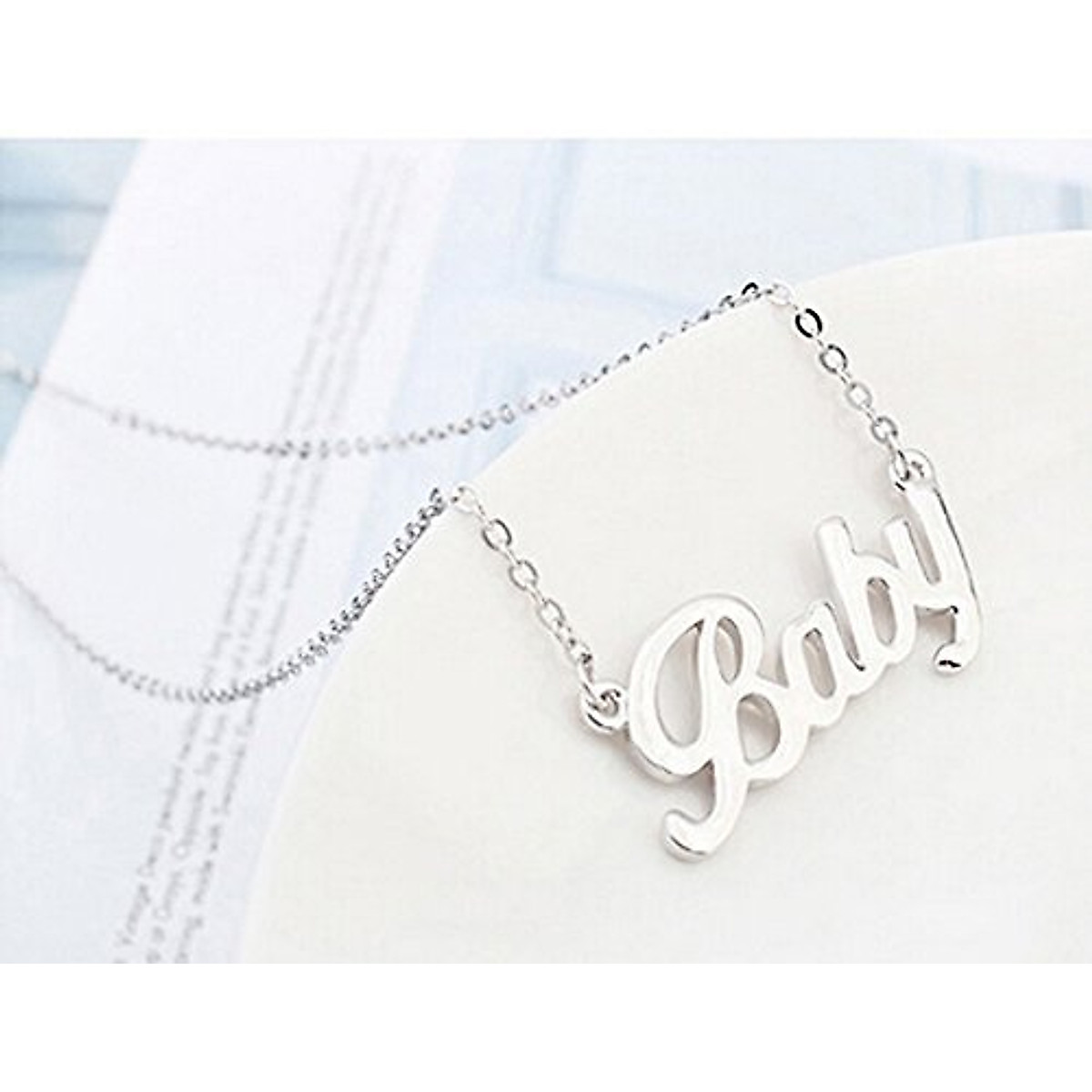 AIHIQI Fashion White Chain Letter Pendant Choker Necklace (Baby Letter)
