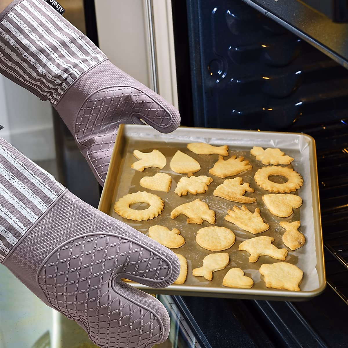 Alselo Silicone Oven Mitts Heat Resistant 932℉ with Waterproof & Non-Slip Kitchen Mittens, Set of 2 Extra Long Oven Gloves with Soft Cotton Terry Lining for Baking Cooking Barbecue(2, Purple Mitts)