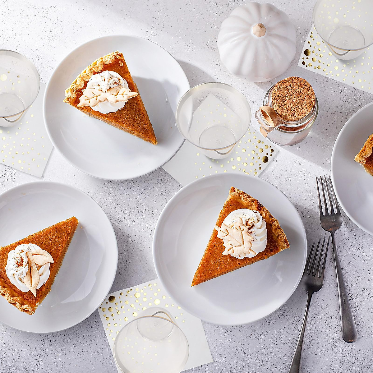 Essential Concierge Stylish Gold-Rimmed Plastic Cups, 9 oz - 100 Disposable with Gold Napkins