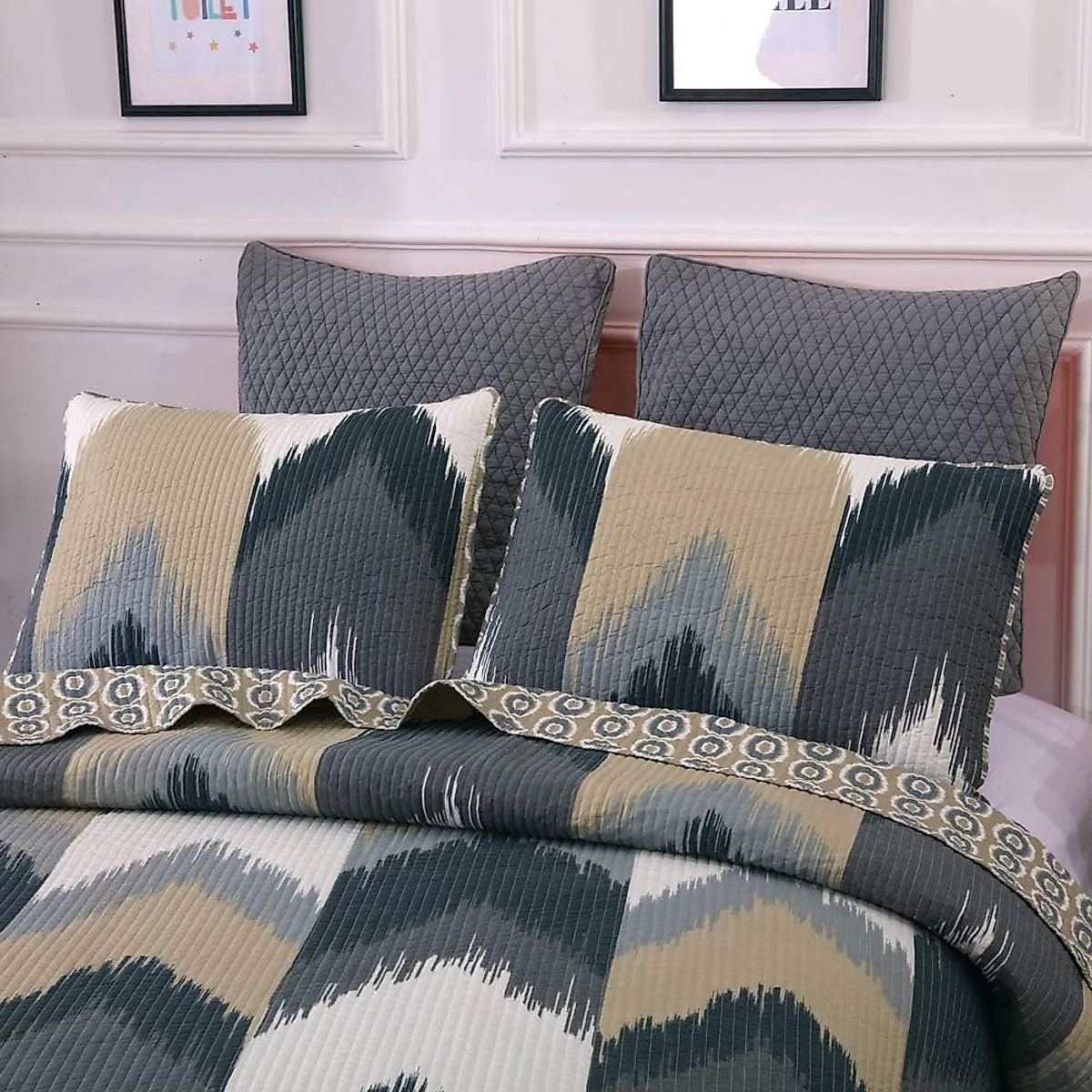 YAYIDAY Bedspread Quilt Set Queen Size - Peach Skin Fabric - Breathable Coverlet with Pillow Shams, Geometry Pattern Modern Grey Beige Black Chevron