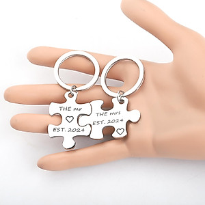 FUSTMW Couple Wedding Gifts Mr Mrs Est 2024 Keychain Set Newlyweds Gifts Wife Husband Engagement Gifts (Silver)