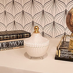 BRIGANTI Natural Soy Wax Scented Candles (Vanilla Cupcake: Vanilla/Bourbon/Buttercream/Cake) Long Lasting Candles Hand Poured in Elegant White Glass Jar, Clean Burning Aromatherapy for Home