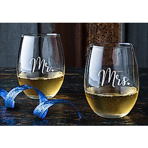 Sweetzer & Orange Mr and Mrs Wine Tumbler Set. 20 oz Engraved Stemless Wine Glasses. Mr and Mrs Gifts, Wedding Gifts for The Couple, Engagement Gift, and Bridal Shower Gifts. Stemless Toasting Flutes
