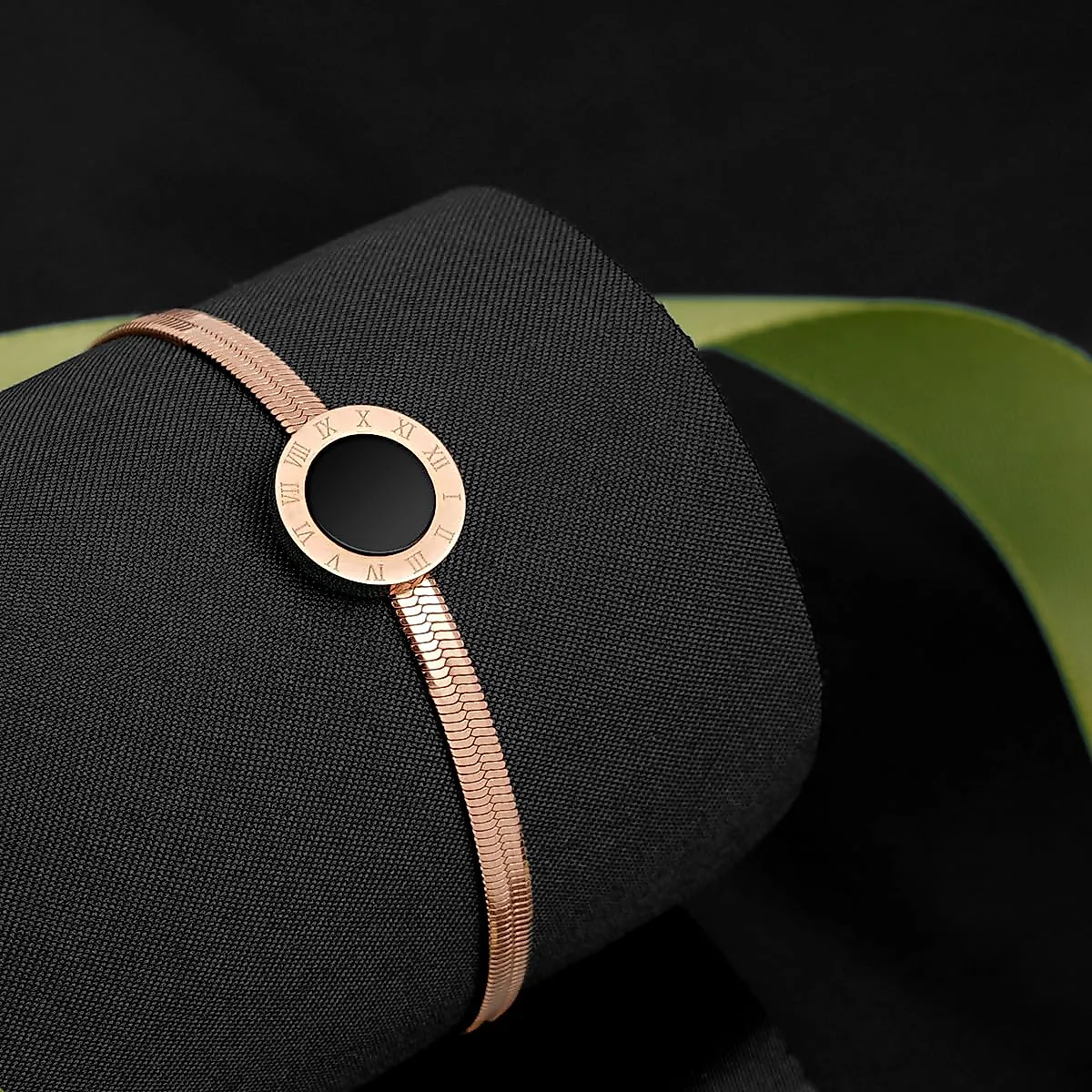 Yowivon Rose Gold Bracelets for Women Roman Numeral Bangle Bracelet Italy Chunky Chain Stainless Steel Non-Tarnish Dainty Bracelet Birthday Gifts for Women