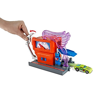 Hot Wheels City Downtown Super Fuel Stop Play Set, Multicolor