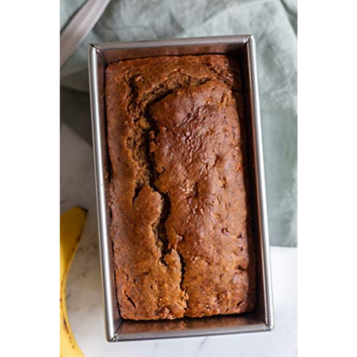 Chicago Metallic Uncoated Textured Aluminum 1-Pound Loaf Pan, 9.2 x 5.2 x 2.75 inches Inner dimensions are 8.5 x 4.5 x 2.7, Silver