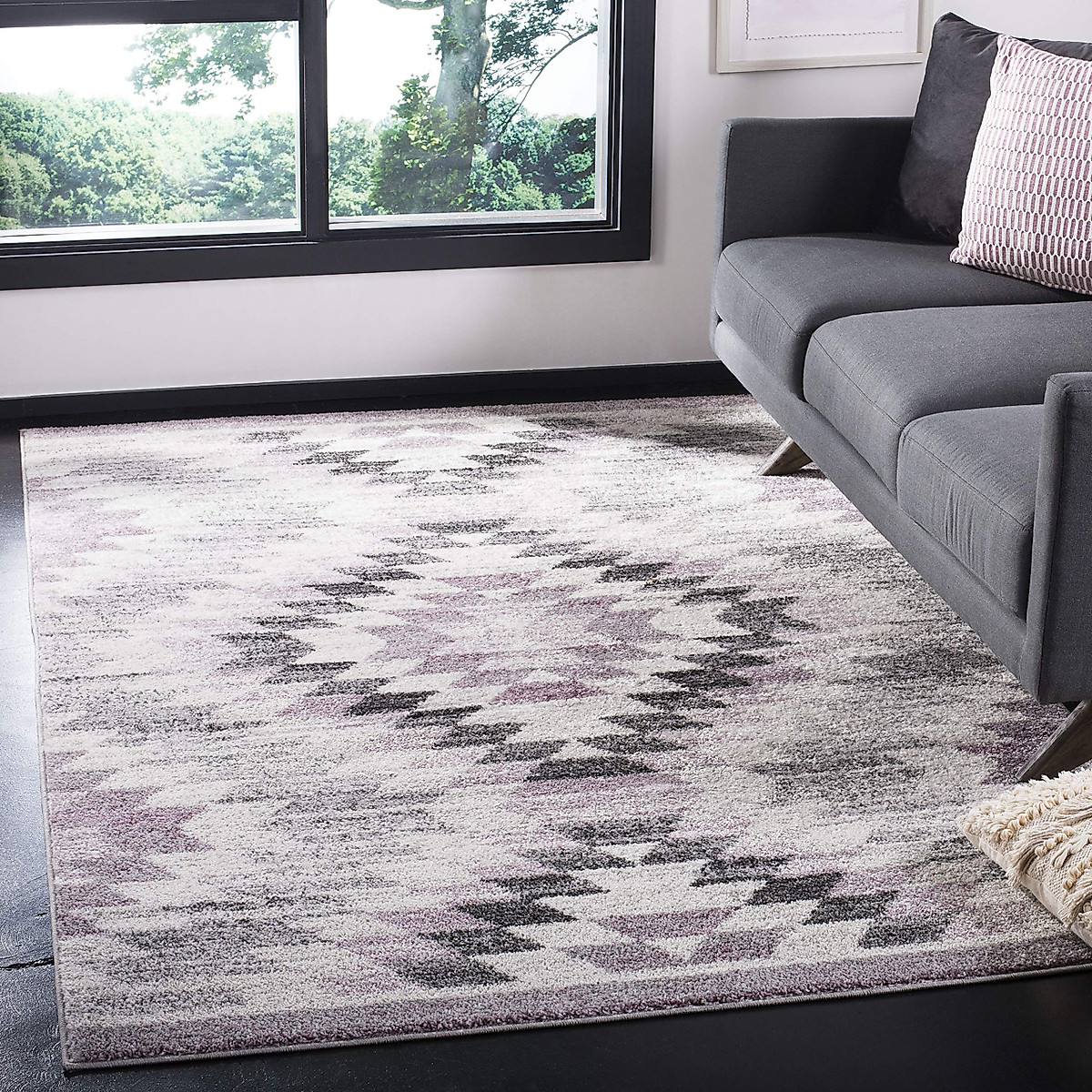 SAFAVIEH Adirondack Collection Area Rug - 6' x 9', Plum & Ivory, Rustic Boho Design, Non-Shedding & Easy Care, Ideal for High Traffic Areas in Living Room, Bedroom (ADR218U)