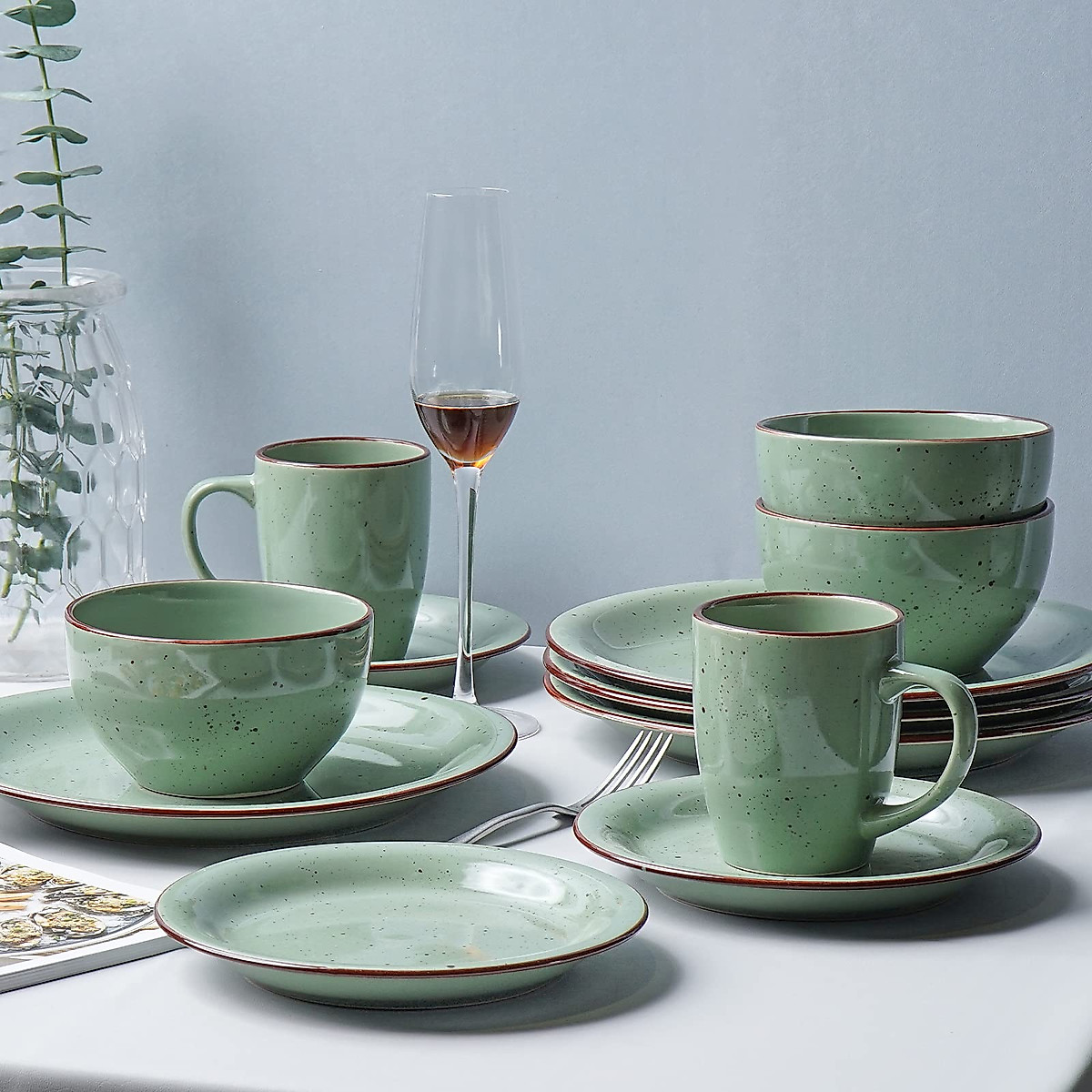 Sinouso 16 Piece Stoneware Dinnerware Set, Dinnerware Set for 4, Plates and Bowls Sets, Plates, Bowls, Cups, Microwave Dishwasher Safe, Service for 4 (Green Dot)