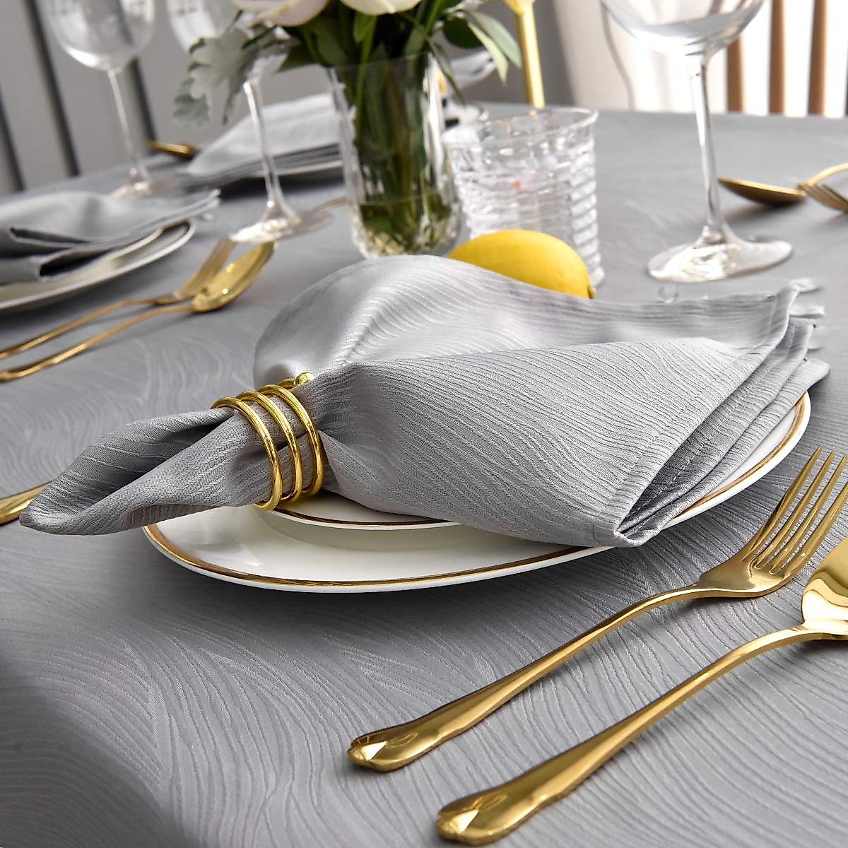 maxmill Jacquard Cloth Napkins 20 x 20 Inch Swirl Pattern Soft Comfortable and Luxury Serviette for Family Dinners Weddings Parties and Banquets Set of 4 Light Gray