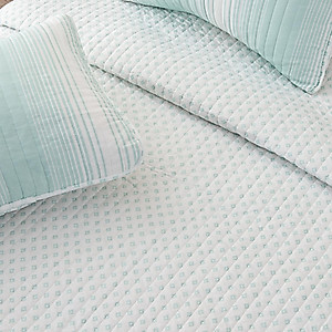 Great Bay Home 2-Piece Reversible Blue Twin/Twin XL Quilt Comforter with 1 Sham | Lightweight, All-Season, Cozy, Modern Bedspreads | Ombre Striped Coverlet Sets | Everette Collection