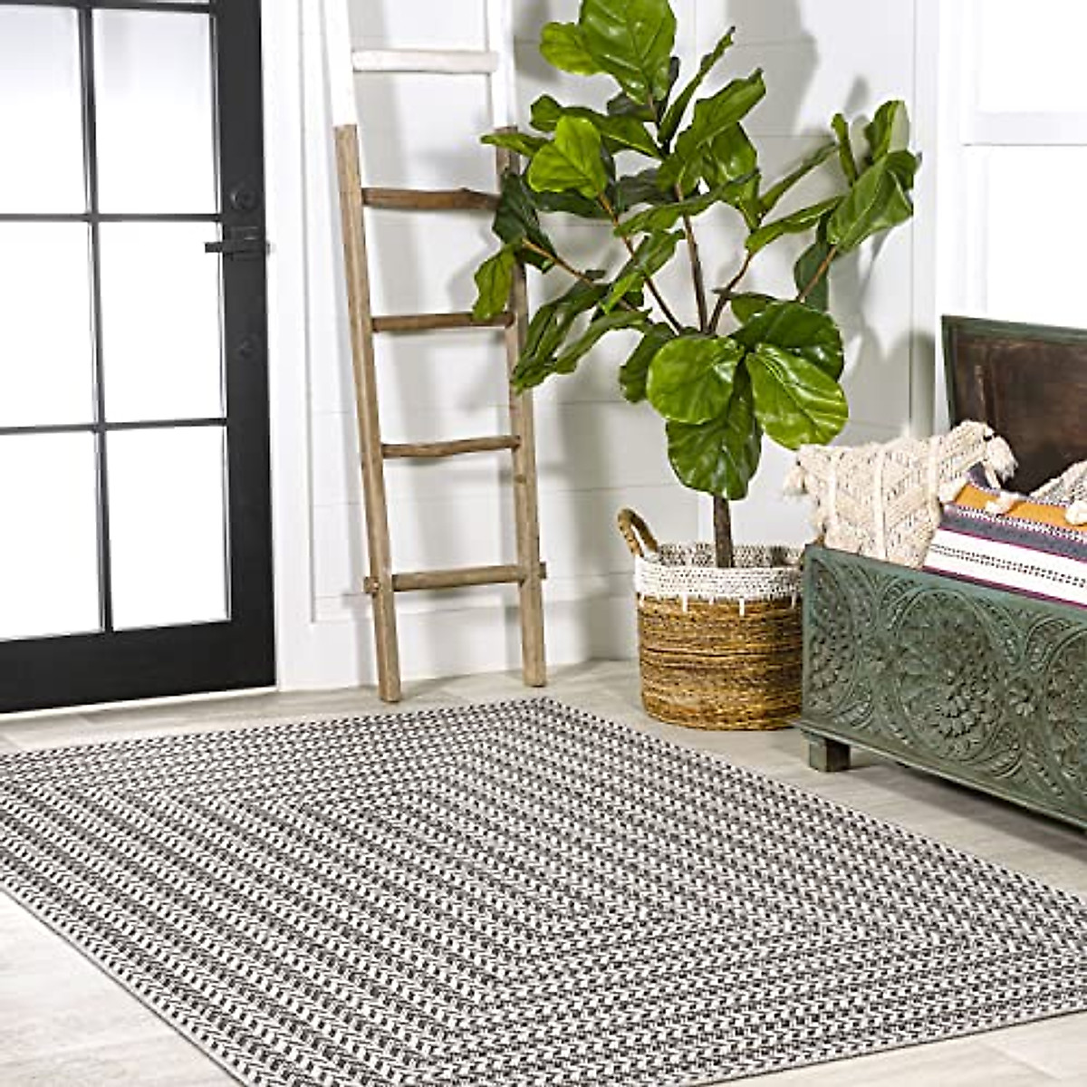 JONATHAN Y SMB206B-4 Chevron Modern Concentric Squares Braided Indoor Outdoor Area-Rug, Farmhouse, Traditional Easy-Clean,Bedroom,Kitchen,Backyard,Patio,Non Shedding, Black/Light Gray, 4 X 6